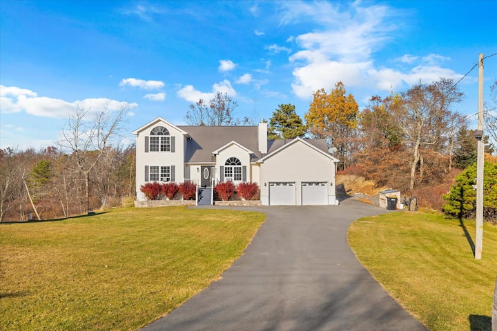 Poconos Retreat Sauna, Theater, Game Room, Hot Tub - Pocono Pines, PA