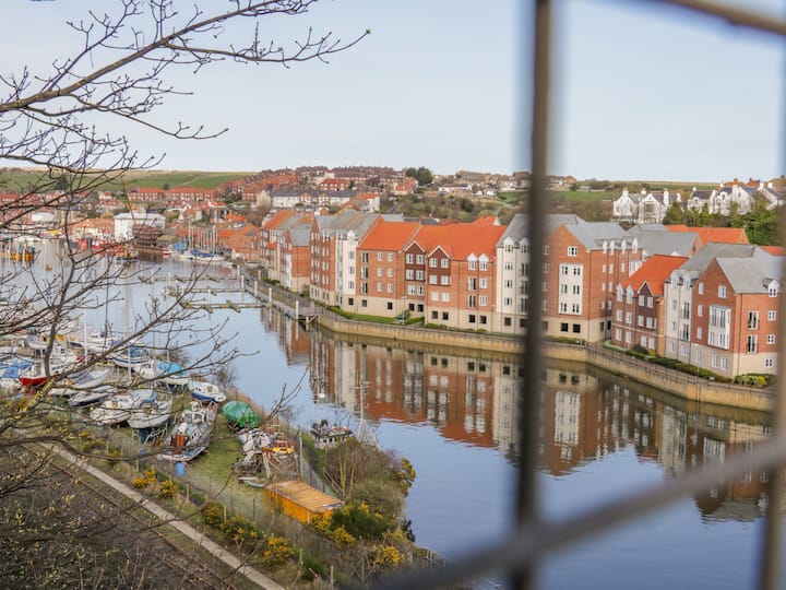 Whitby Harbour Retreat - Robin Hood's Bay