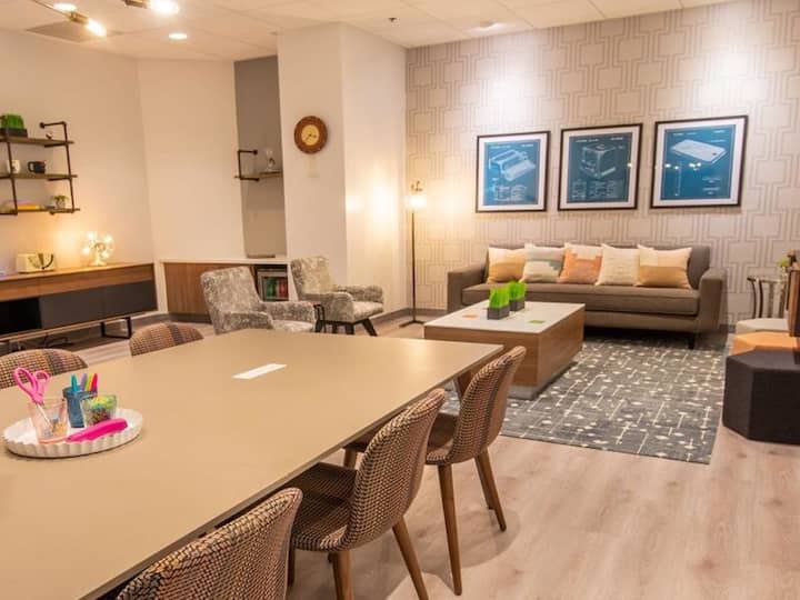 2 Family Ready Rooms! Pool & Jacuzzi, Pets Allowed - San Jose, CA