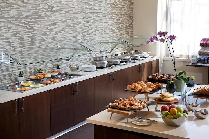 Three Pet-friendly Units! Relaxing Hotel W/ Gym! - Santa Clara, CA