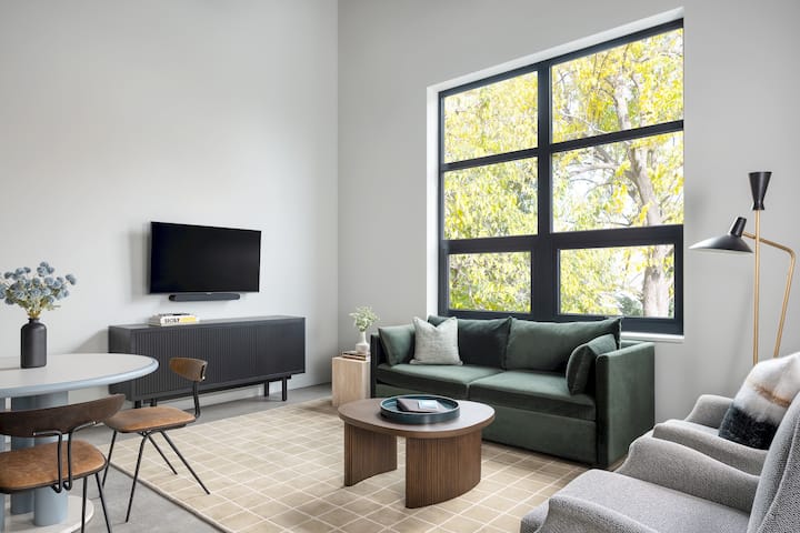 Spacious Two Bedroom Apartment Near West Loop - Chicago, IL