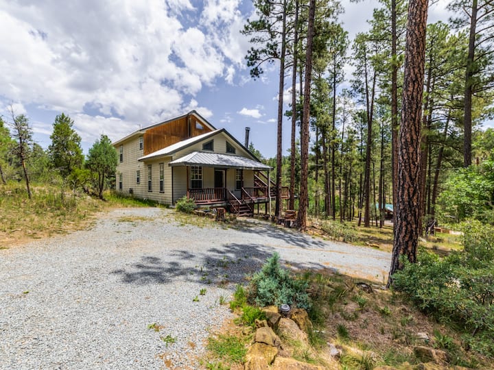 Hidden Forest Lodge | Cabin Close To Town! - Ruidoso, NM