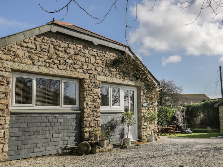 Honeysuckle Cottage - Praa Sands