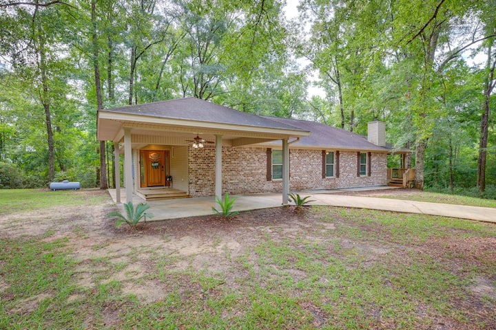 Peaceful Lucedale Hideaway On Private Acerage! - Big Creek Lake, AL