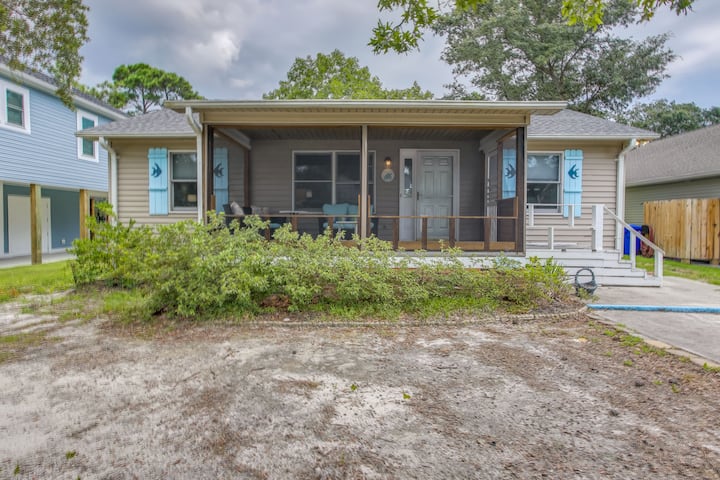 Dog-friendly Oak Island Rental - 1 Mi To Beach! - Long Beach, NC
