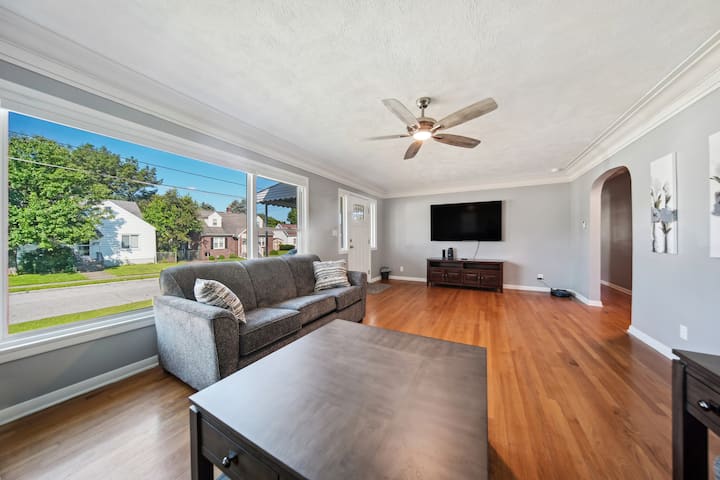 Charming Erie Home ~ 2 Mi To Downtown Delights! - Erie, PA