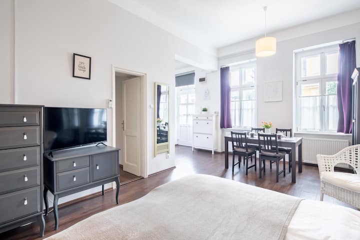Super Central - Large Home - Budapest