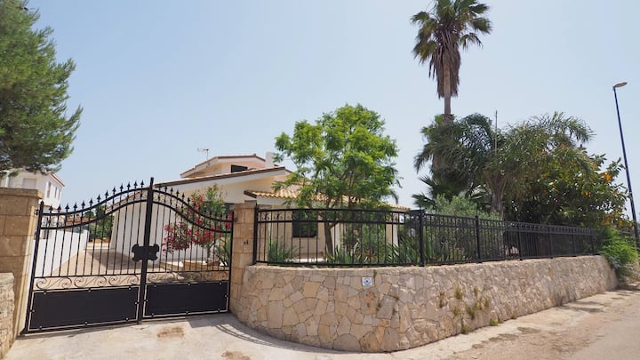 Villetta Nonno Seba, 4 Couchages à Quelques Mètres - Torre San Giovanni