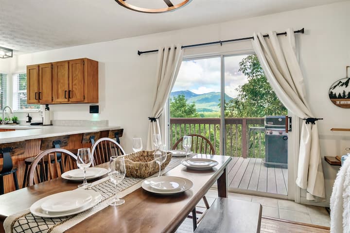 Views Close Fun Games King Beds Easy Roads Coaster - Pigeon Forge