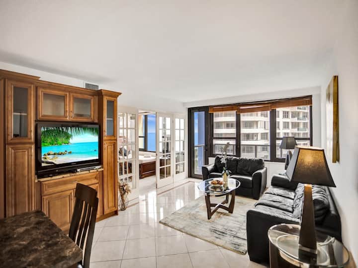 Perfect Ocean View Condo / Beach Service/ 1109 - Miami Beach, FL