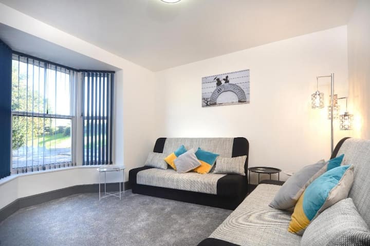 8-beds • Ideal For Work & Family • Free Parking - Southampton