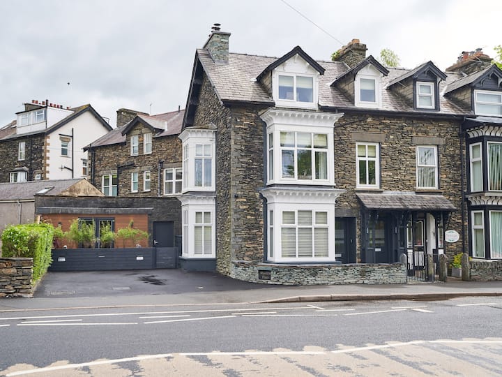 Upper Sheriff's Place - Windermere
