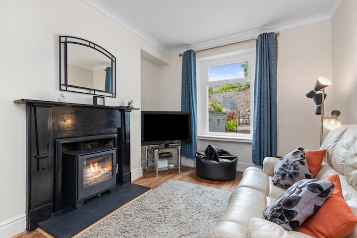 Penlan - Short Stroll To Town And Beaches - Tenby
