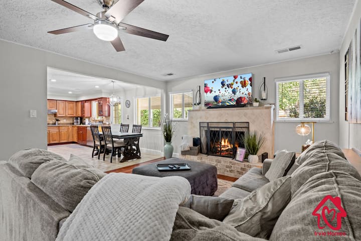 San Gabriel Stunner - An Irvie Home - Albuquerque, NM