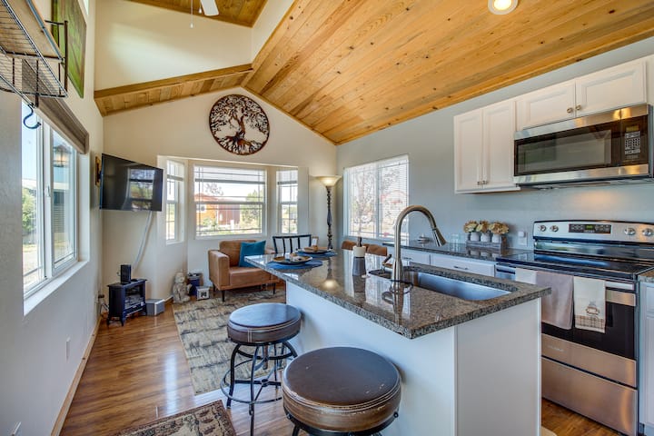 2 Mi To Rainbow Lake: Lovely Lakeside Tiny Home - Pinetop-Lakeside, AZ