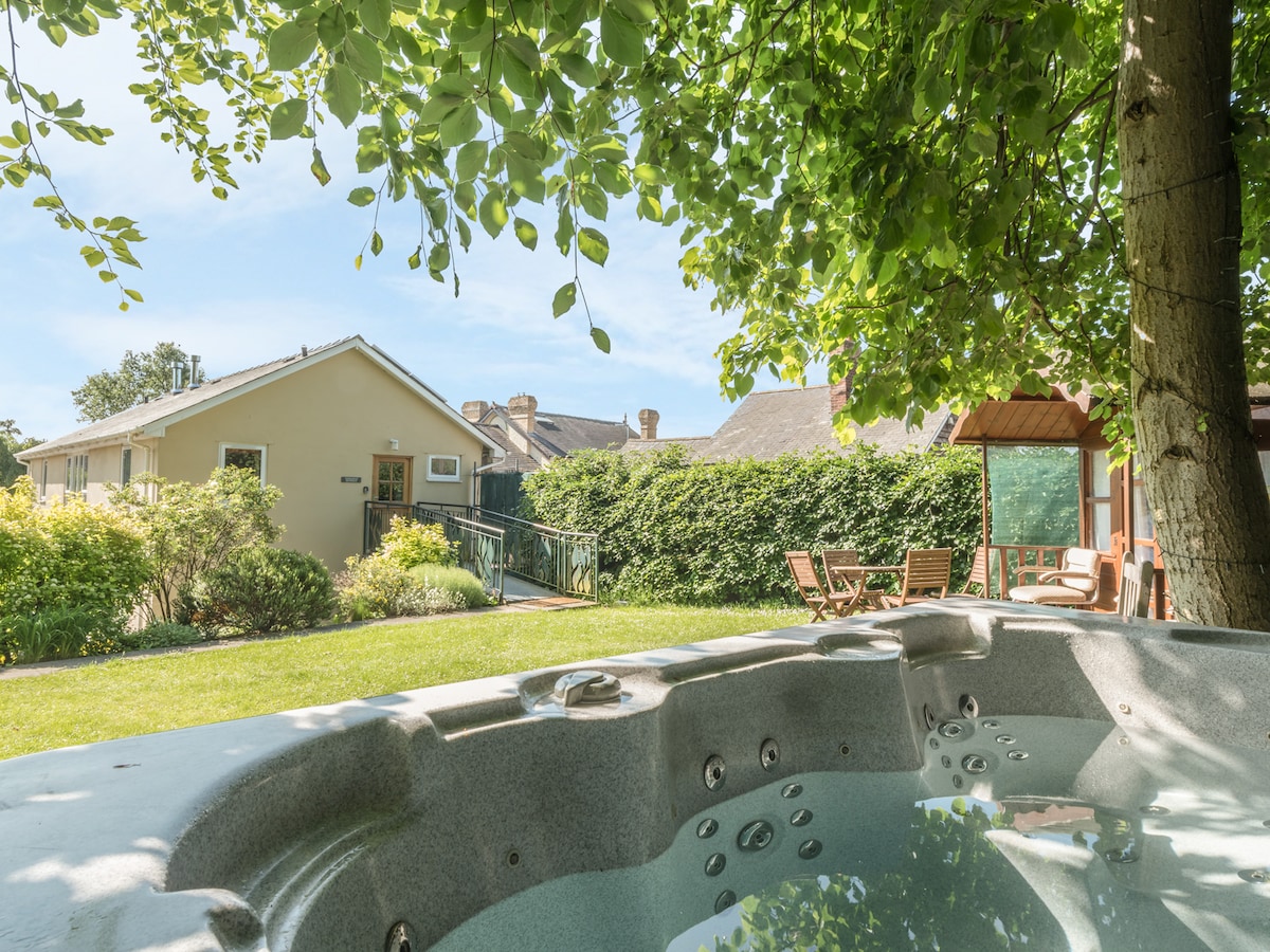 La cervecería The Schoolhouse - Casas en renta en Bishop's Castle ...