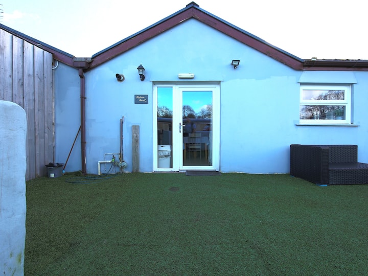 Dylan's Court - Llansteffan