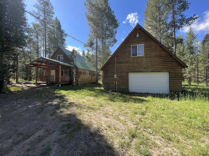 Rustic Cabin & Loft, Smart Tvs, Firepit - Island Park, ID