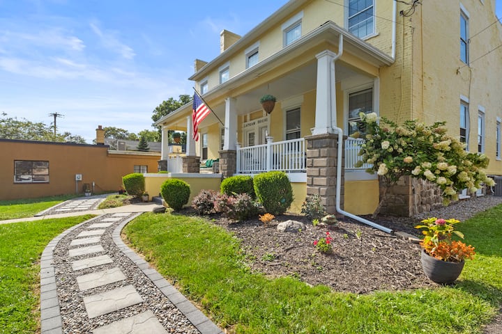 Canandaigua Efficiency Apt | Flx Wineries - Canandaigua, NY