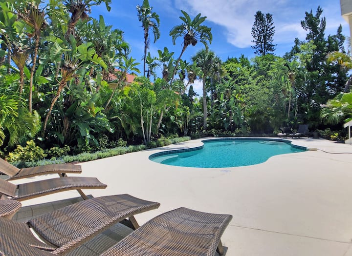 Large Pool, Beach Access, Lots Of Space - Sarasota, FL