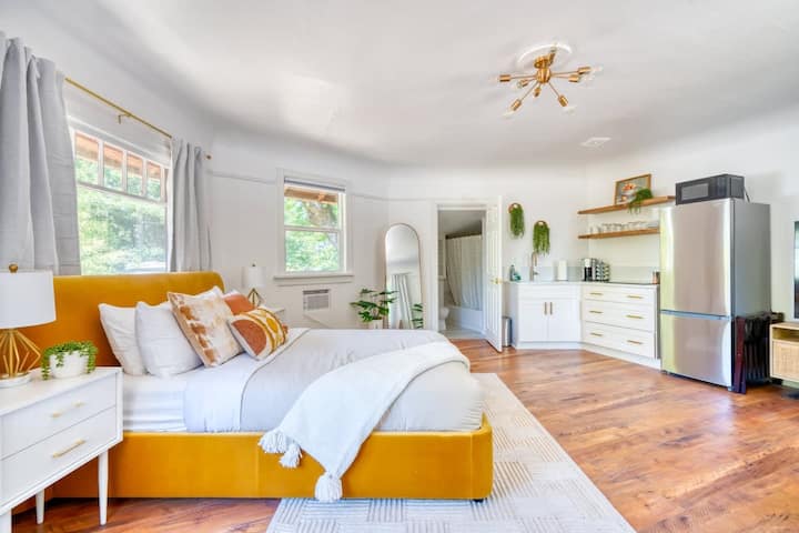 Forest Studio Oasis - Mile From Multnomah Village - Lake Oswego, OR