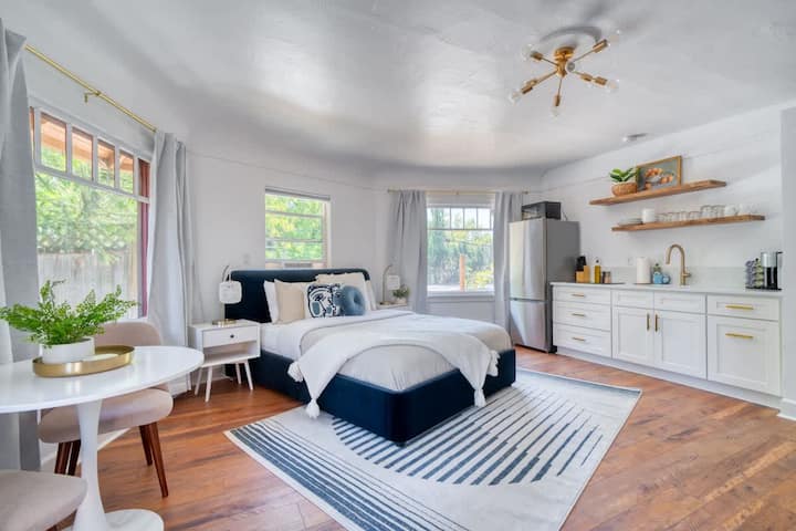 Serene Forest Studio - Walk To Multnomah Village - Lake Oswego, OR