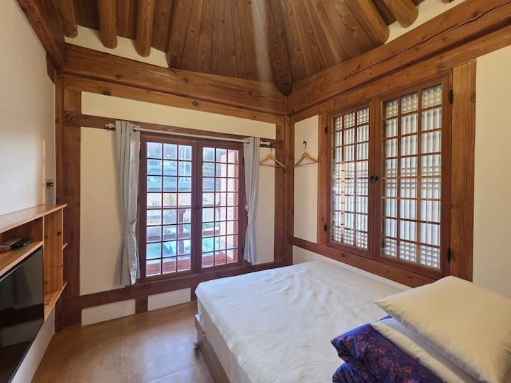 #한옥마을 #경기전 #오목대 #남부시장  꾀꼬리 201호침대 - Jeonju-si