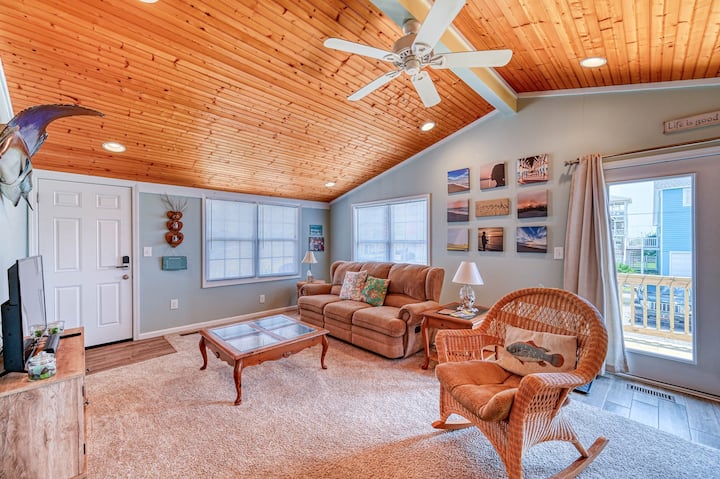 Vacation On Easy Street - 100 Steps To Beach - Dog - Topsail Island