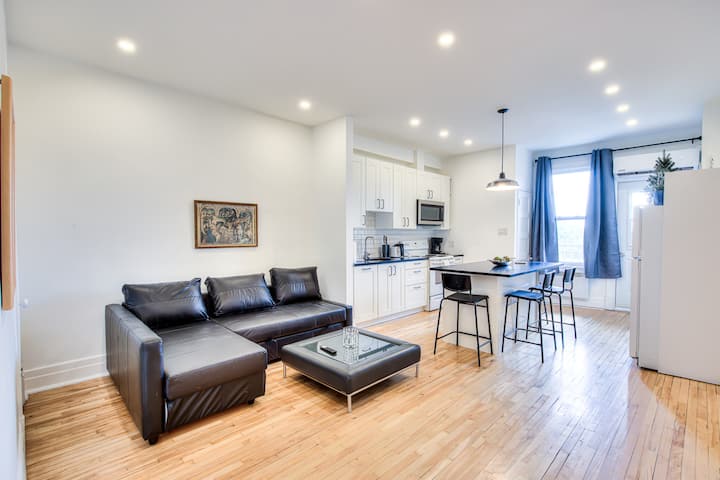Stylish 2 Bedroom Apartment On Montreal Island - Montreal