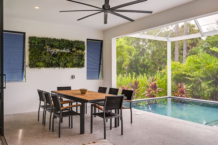 Contemporary Naples Home W/ Outdoor Kitchen & Pool - Naples Beach, FL