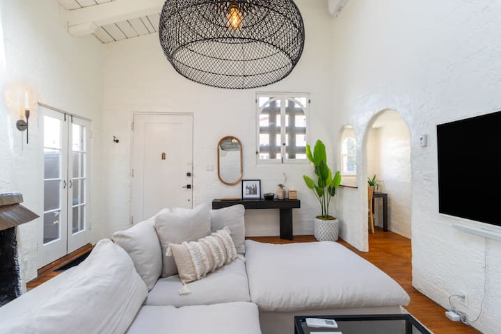Gorgeous 1920s Bungalow - Culver City, CA