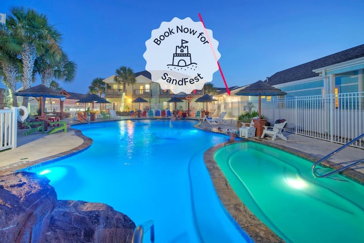 Shared Pool & Playground | Modern | Pirate's Lair - Port Aransas, TX