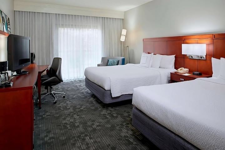 Your Kansas City Getaway Oasis! 3 Units For Groups - Kansas City, MO