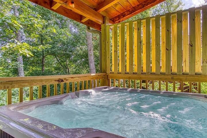 New 3bd Log Cabin With Hot Tub! Pool Table +Wifi - Sevierville, TN