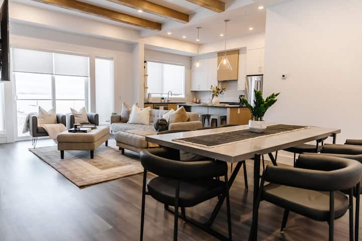 The Perch - Rooftop Patio W/ Hot Tub / Priv Beach - Kelowna