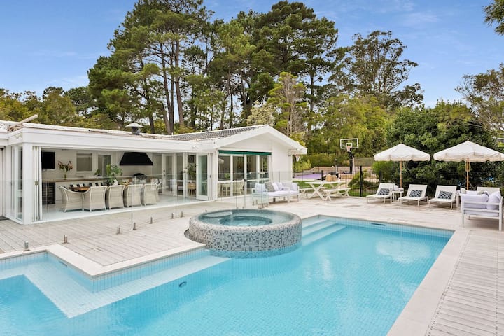 Grand Design - Pool, Spa, Playground - Dromana
