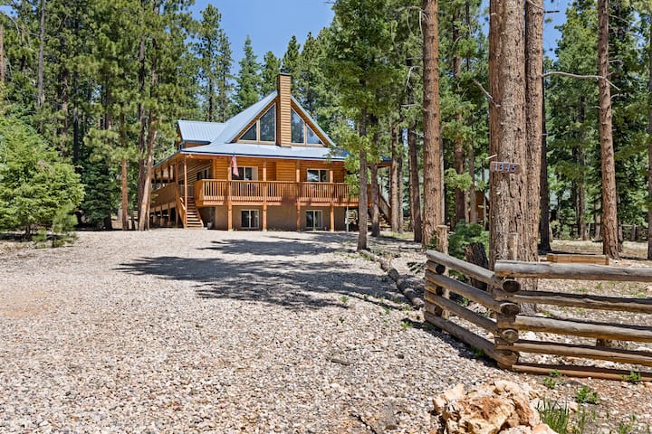 Blue Pine Lodge! Fire Pit! - Duck Creek Village, UT