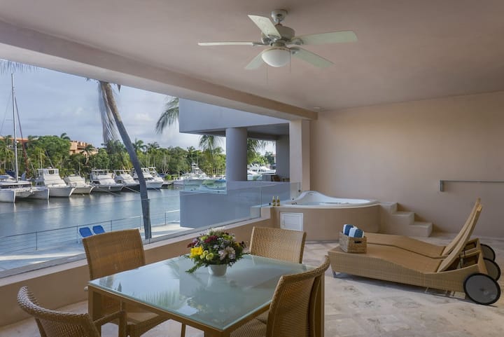 Puerto Aventuras Apartment: Gran Marina Views - Puerto Aventuras