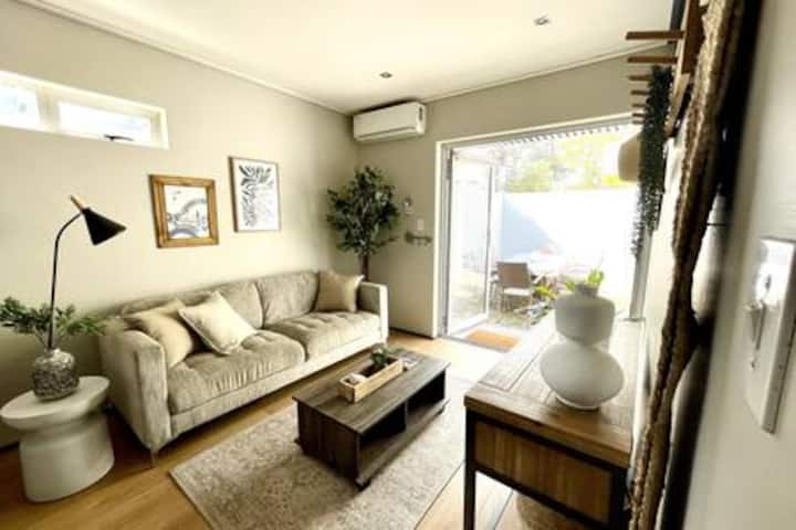 Modern Private Flat, Aircon, Secure Parking - Stellenbosch