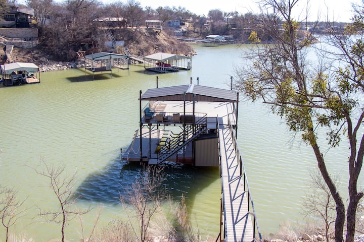 Lakefront Home With Hot Tub And Private Dock - Lake Bridgeport, Bridgeport