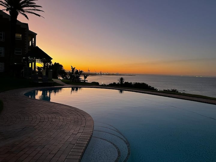Ocean Daze Brookes Hill Suites - Beachfront Flat - Port Elizabeth