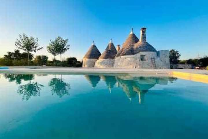 Trulli Petralux In Valle D'itria - Apulia