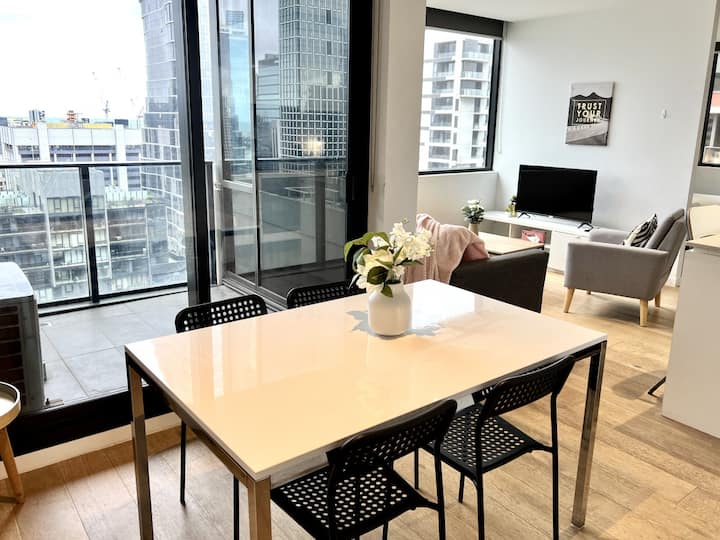 2 Br Skyline Heights At Manhattan Apartment - Melbourne