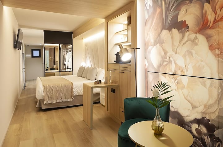 Close To Passeig Marítim! Stylish Suite W/ Balcony - Palma