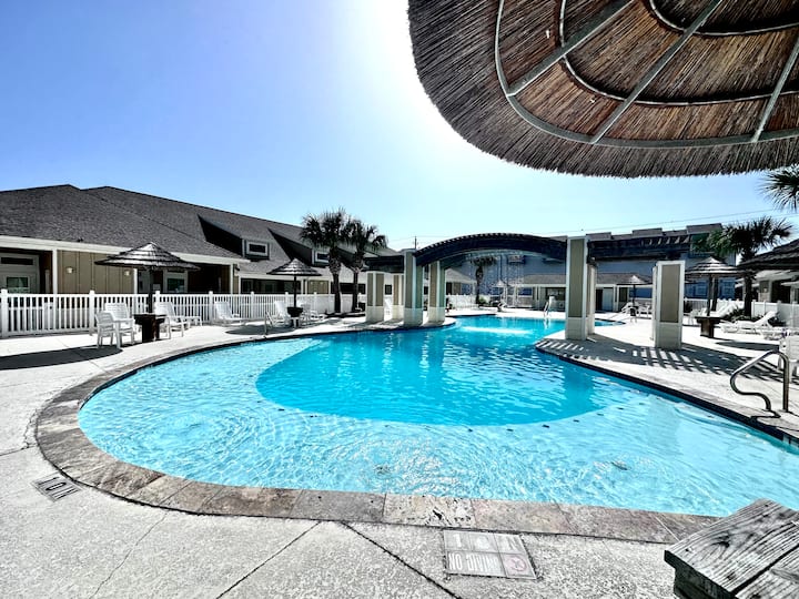 Heated Resort Style Pool, Patio, Close To Beach! - Corpus Christi, TX
