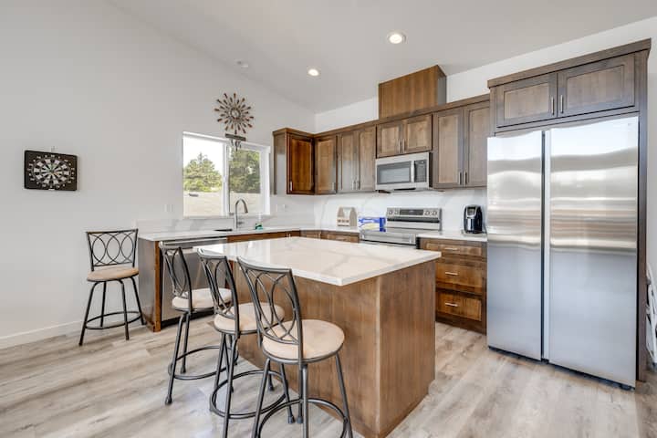 Lincoln City Vacation Home Near Beaches + Casinos - Lincoln City, OR