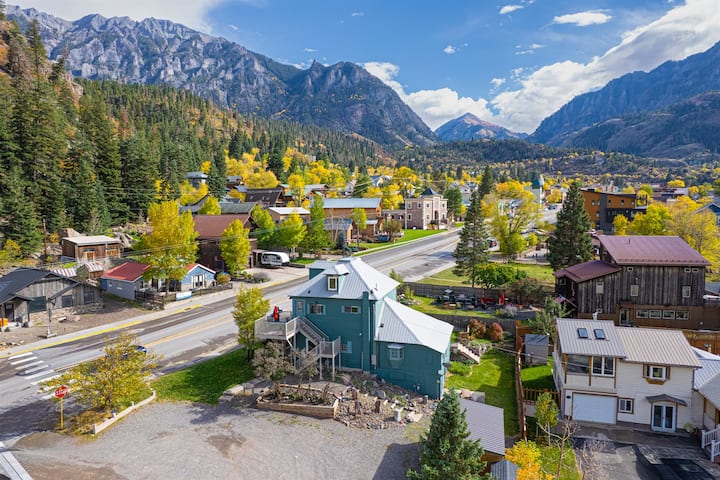 Historic Upper Level Condo Steps From Hot Springs - Ouray, CO
