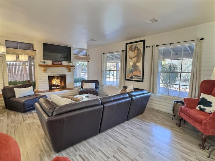 Ideal Uptown Location; Firepit, Red Rocks, Games, - Sedona, AZ
