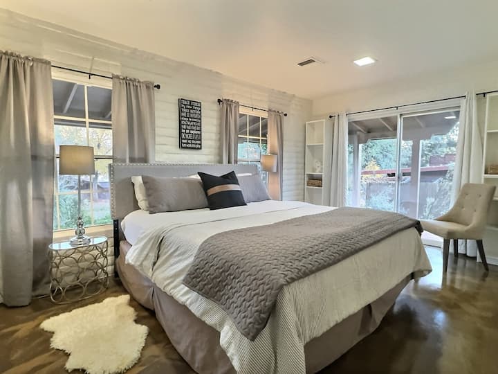 Ideal Uptown Location; Firepit, Red Rocks, Games, - Sedona, AZ