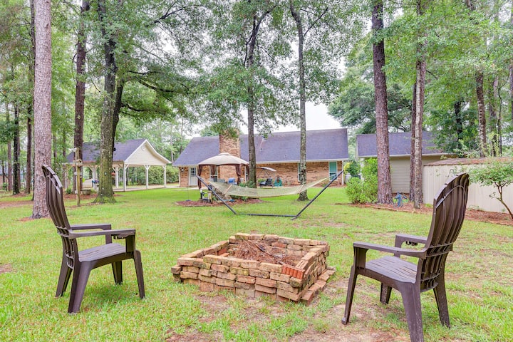 Dog-friendly Alabama Retreat W/ Patio & Fire Pit! - Big Creek Lake, AL